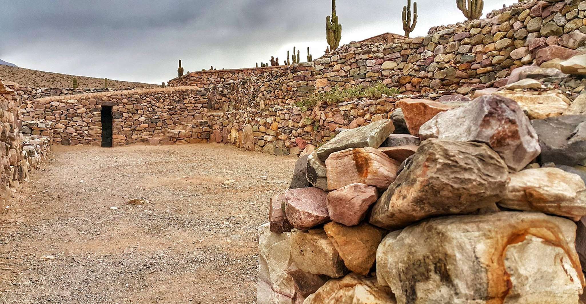 Hornocal, Tour of the 14 Colors Mountain & Humahuaca´s Gorge | Day Trip ...