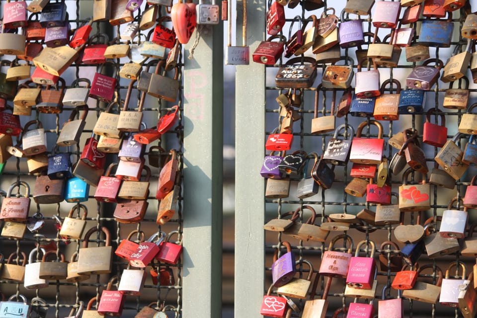 Colonia: Visita a pie de Este a Oeste y Triángulo de Colonia | GetYourGuide