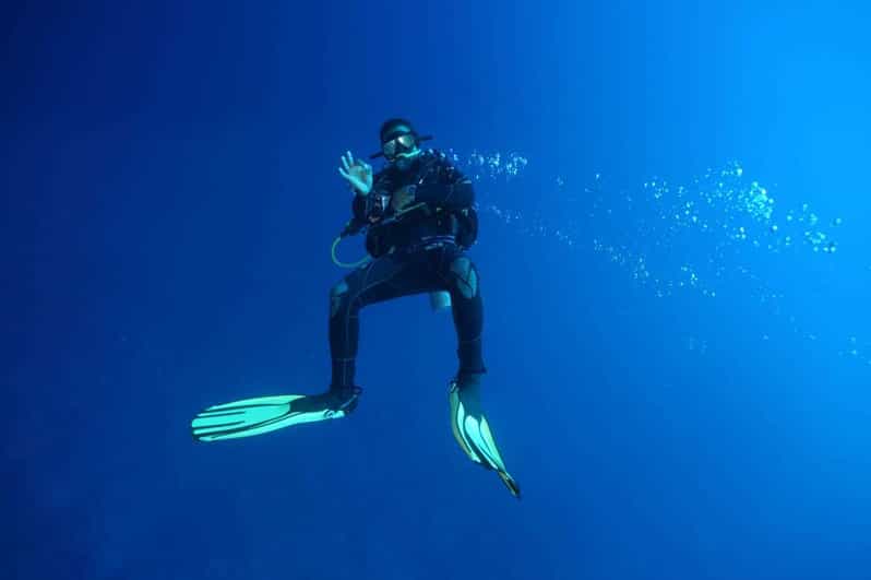 Hurghada területéről: Hurghada: Wreck and Reef Diving Trip | GetYourGuide