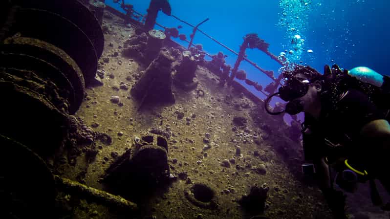Hurghada területéről: Hurghada: Wreck and Reef Diving Trip | GetYourGuide
