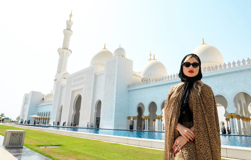 Abu Dhabi: Professional Photoshoot at Sheikh Zayed Mosque | GetYourGuide