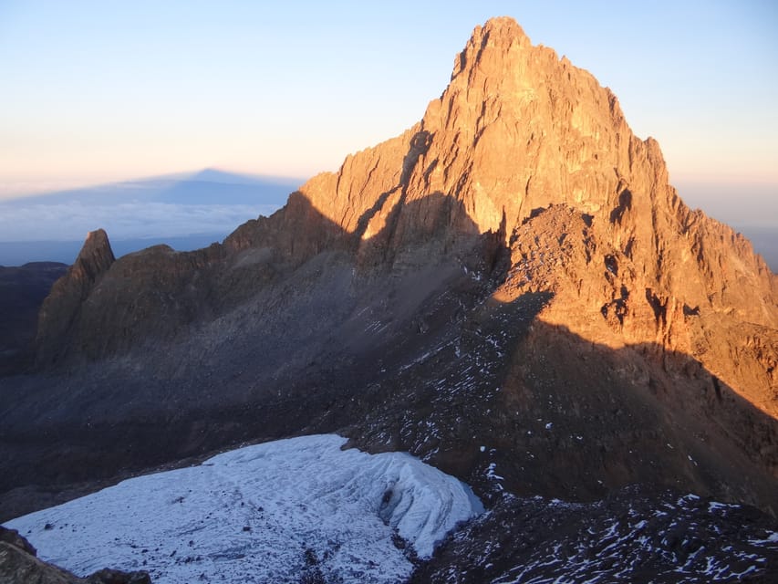 Mont Kenya : Randonnée guidée de 5 jours avec repas inclus | GetYourGuide
