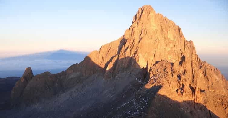Mont Kenya : Randonnée guidée de 5 jours avec repas inclus | GetYourGuide