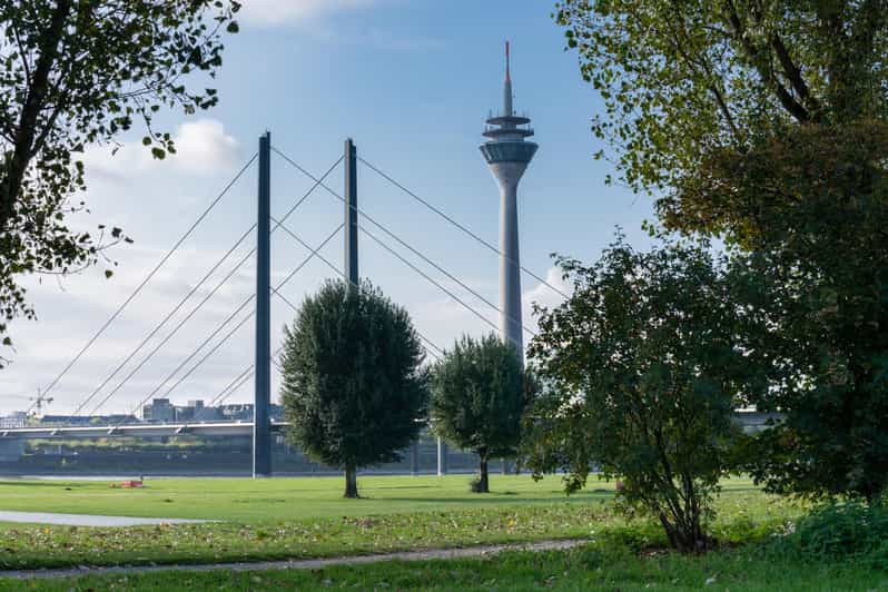 Düsseldorf: Rheinturm Eintritt für Erwachsene (Februar-Dezember 2024 ...