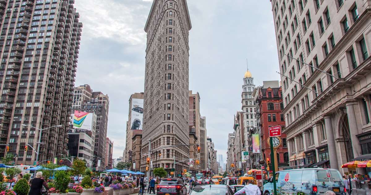 New York City: Via private SUV/VAN Highlights Tour. 13 max | GetYourGuide