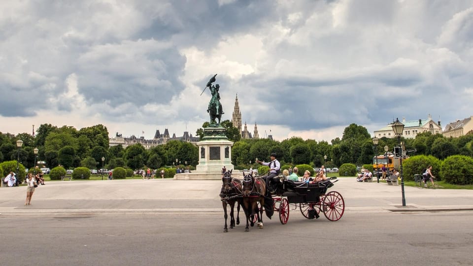 Vienna: 30-Minute Fiaker Ride in the Old Town | GetYourGuide