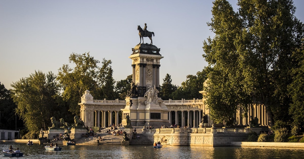 Madrid: Visita guiada a pie por la Azotea de la Cibeles y el Parque del ...