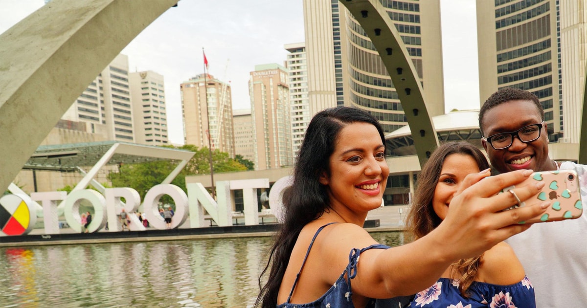 Toronto: Luxury Small Group City Tour | GetYourGuide