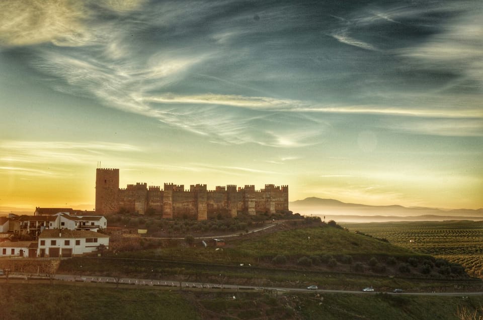 Ruta guiada por el Castillo de Baños de la Encina | GetYourGuide