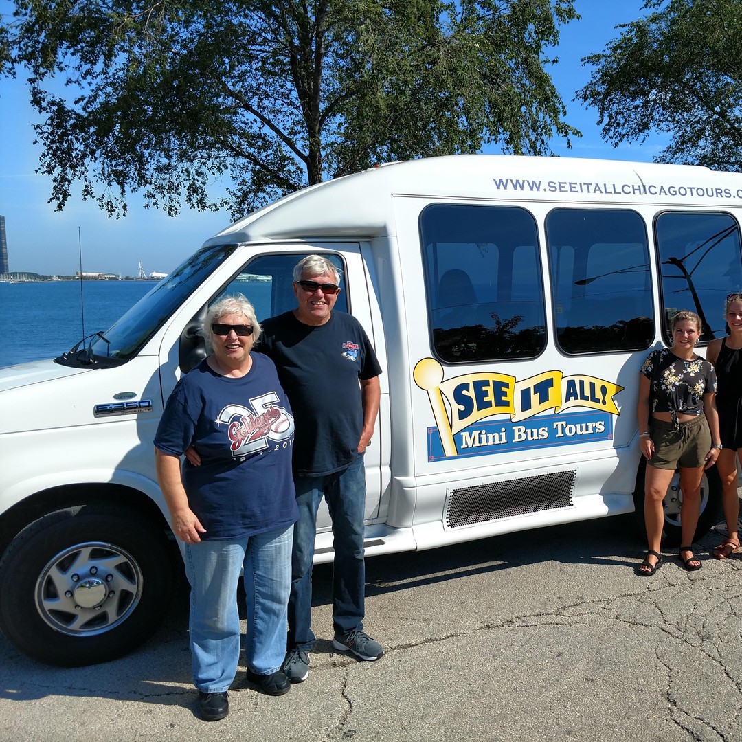Chicago: City Minibus Tour with Optional Architecture Cruise | GetYourGuide