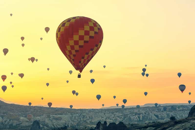 Kappadokien: Heißluftballon-Fahrt und Tagestour | GetYourGuide