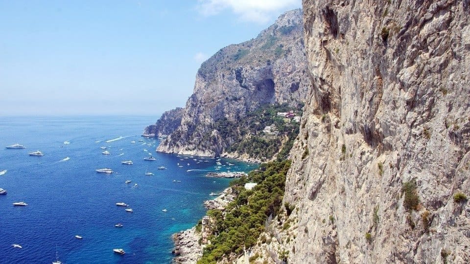 Ab Neapel: Fahrt nach Capri mit einem Tragflächenboot | GetYourGuide