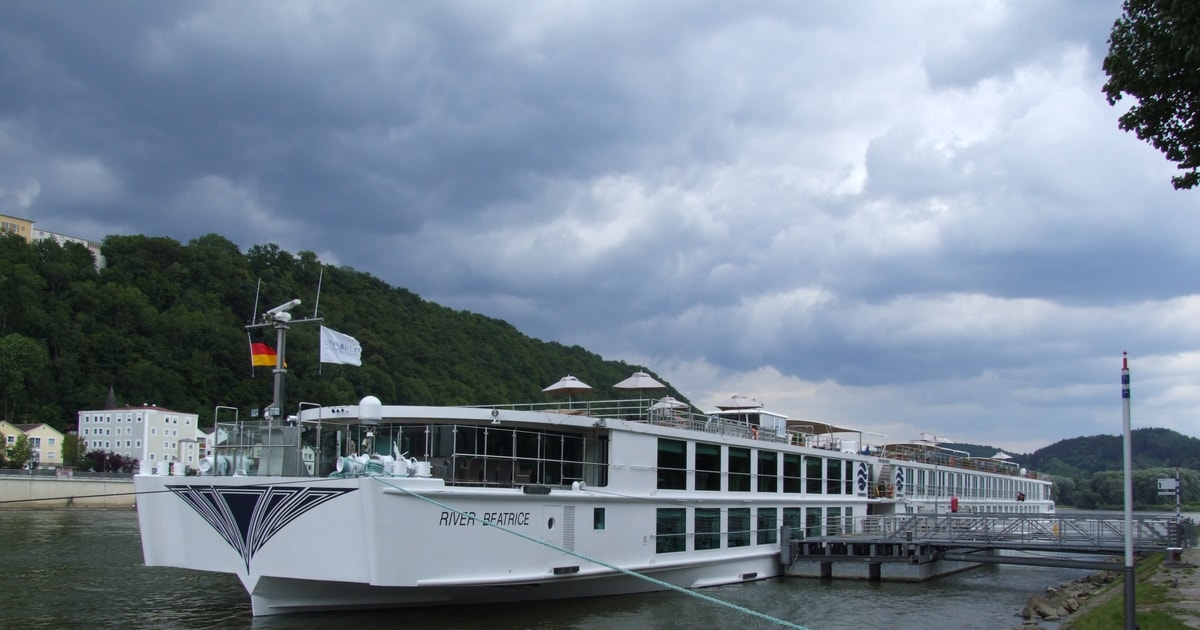 Pasawa: Prywatny transfer w jedną stronę do Pragi | GetYourGuide