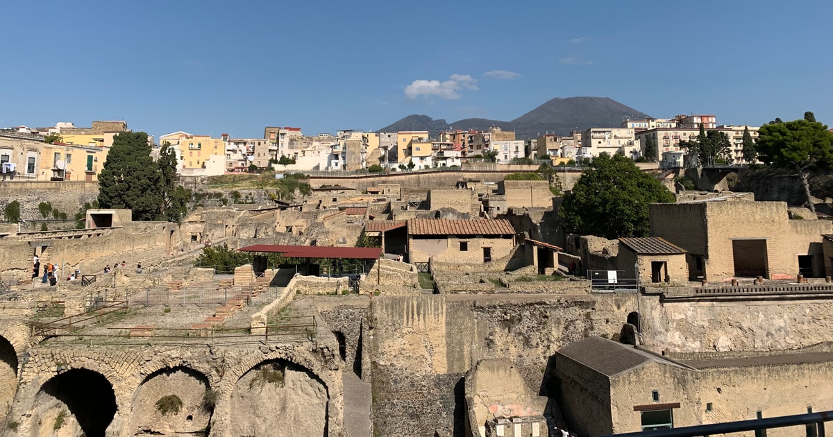 Ercolano: ingresso e tour con un archeologo del posto | GetYourGuide