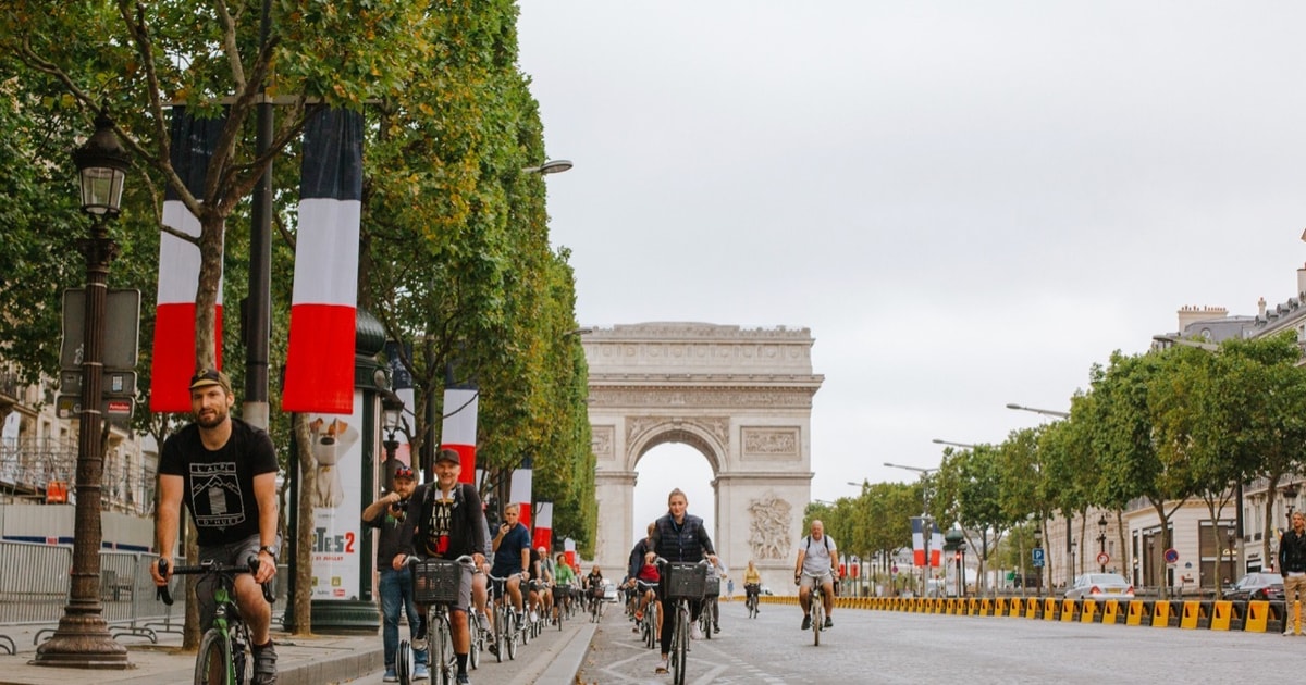 Paris: Famous Monuments Cycling Tour | GetYourGuide