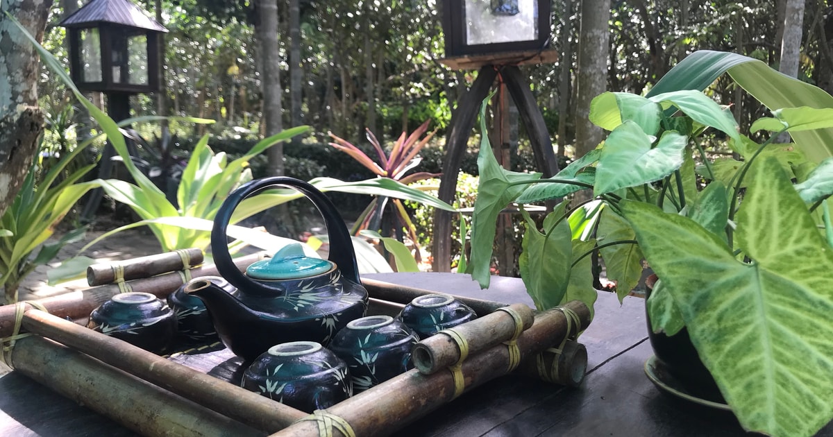Hue : Visite à vélo du village de Thuy Bieu avec déjeuner | GetYourGuide