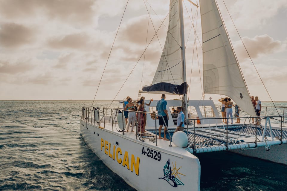 Aruba: cruise bij zonsondergang met Havana-thema | GetYourGuide