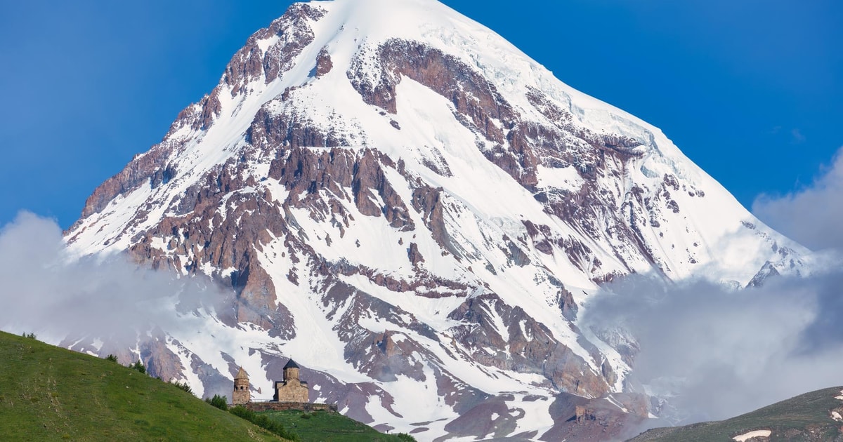 Upptäck Ananuri, Gudauri och Kazbegi Guidad dagstur | GetYourGuide