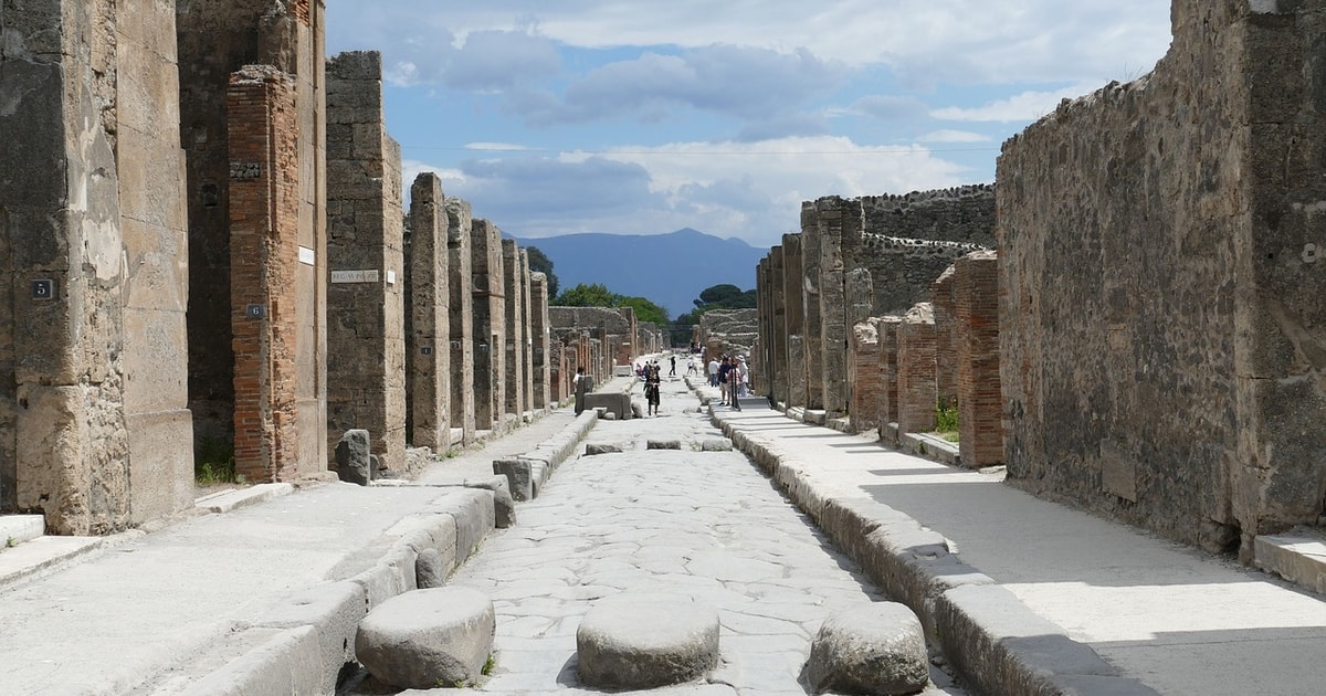 Sorrento: Pompeii and Mount Vesuvius Tour with Skip-the-line | GetYourGuide