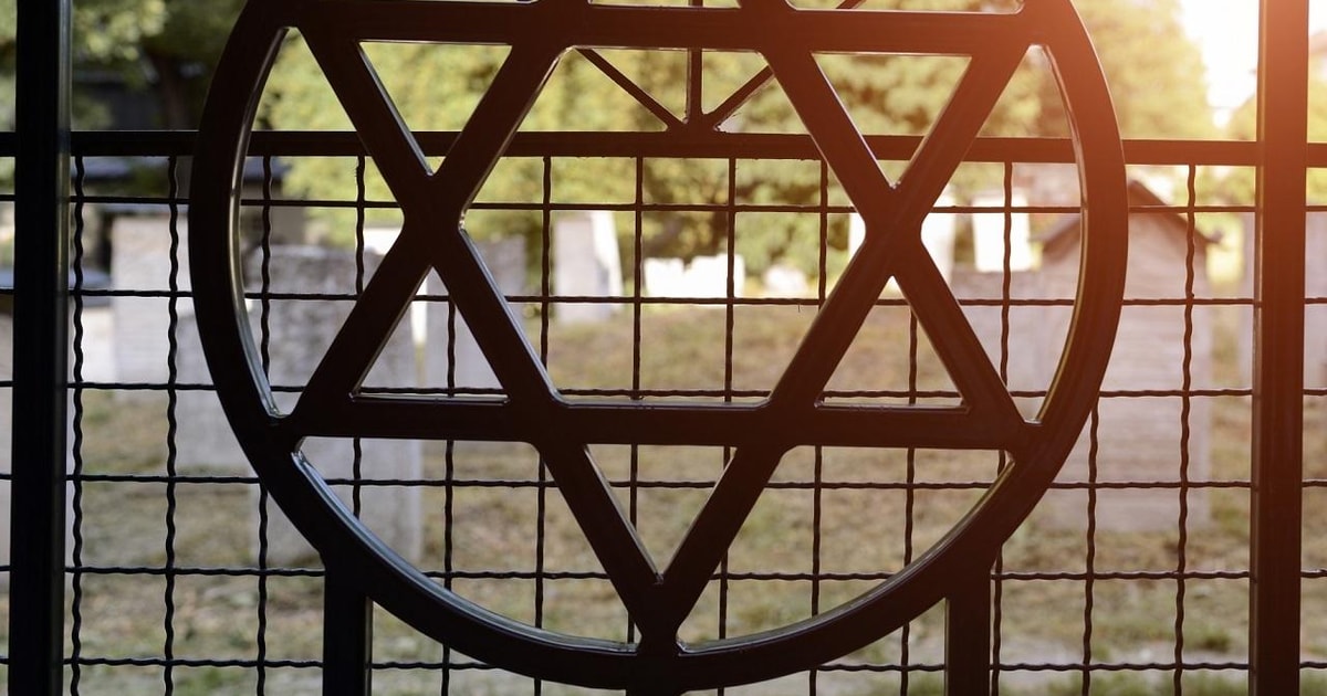 Visita guiada diaria del gueto judío de Varsovia con cementerio judío ...