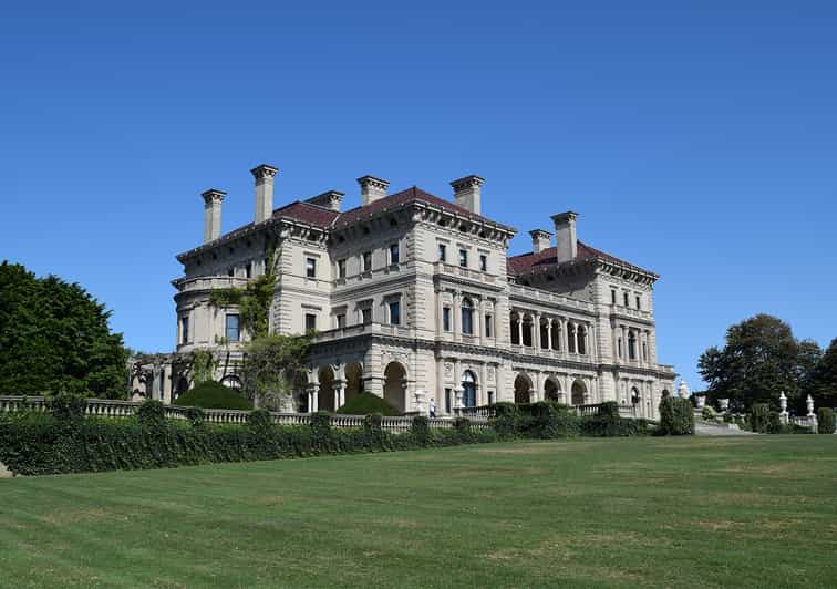 Newport: Mansions Sightseeing Trolley Tour with The Breakers | GetYourGuide