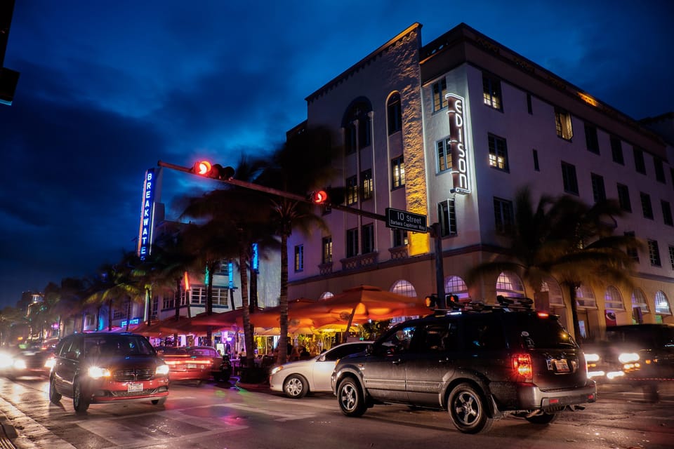 Tour nocturno de Miami en autobús abierto | GetYourGuide