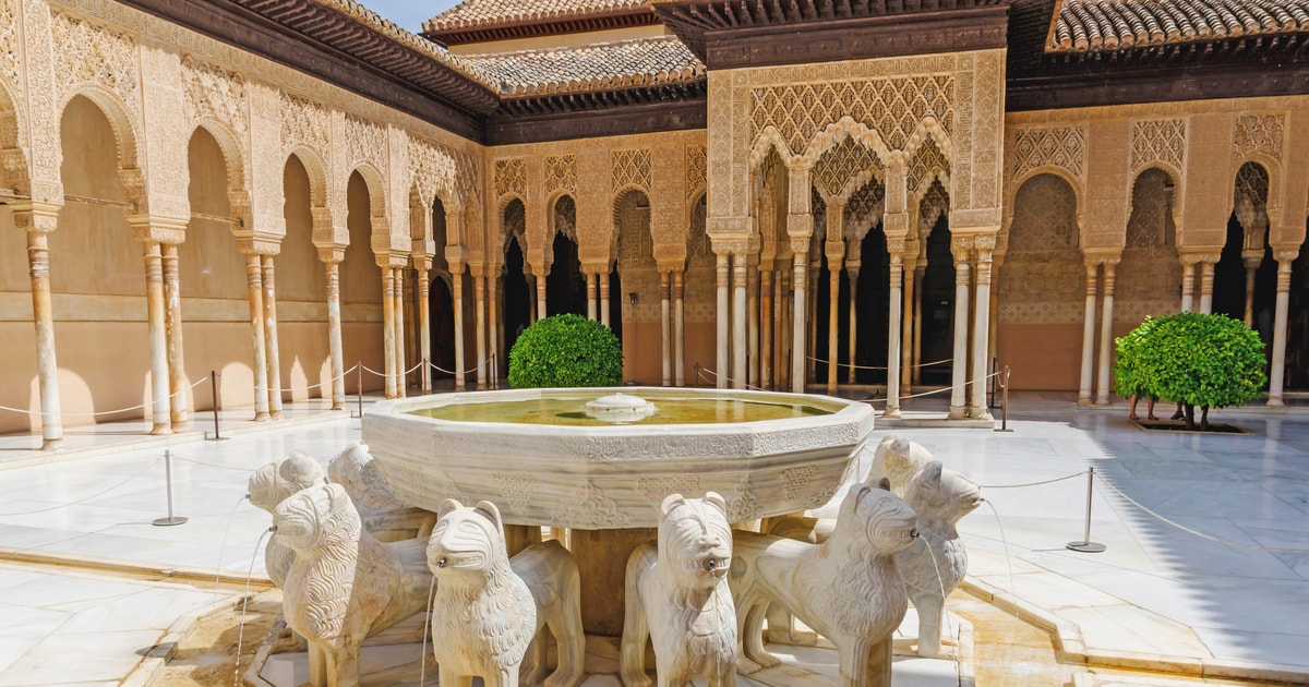 Alhambra: Ingresso com Audioguia | GetYourGuide