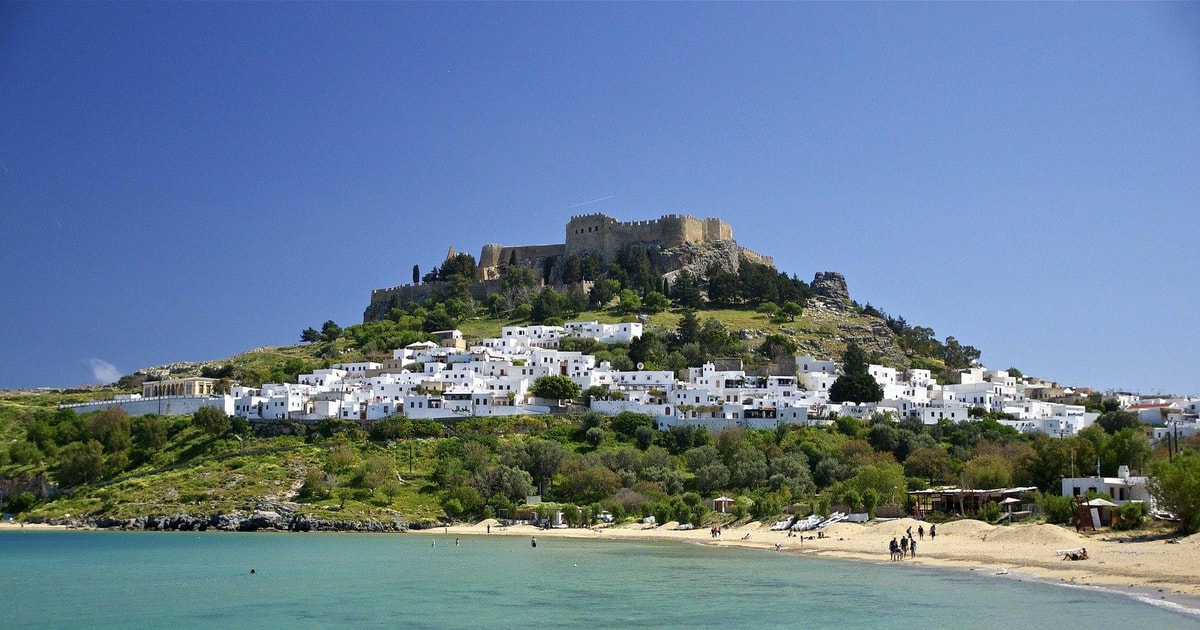 Rodas: recorrido a pie privado por el casco antiguo con un guía experto ...