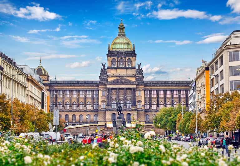 Prag: Die Highlights der Stadt mit Bus, Boot und zu Fuß | GetYourGuide