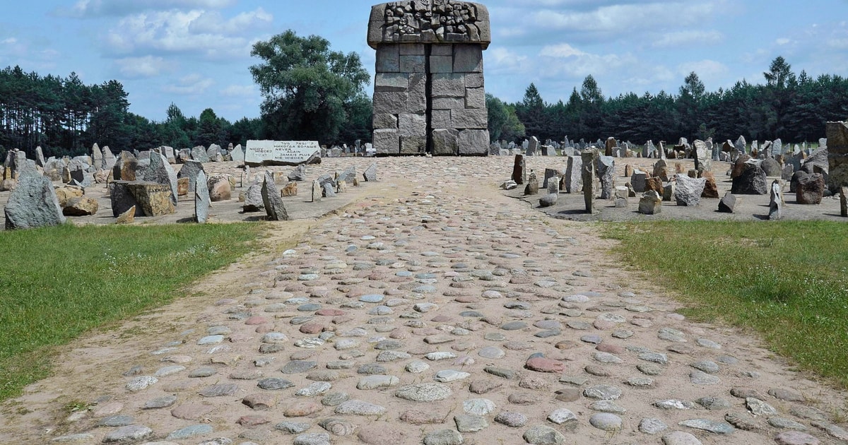 Treblinka: Visita de medio día desde Varsovia en coche privado ...