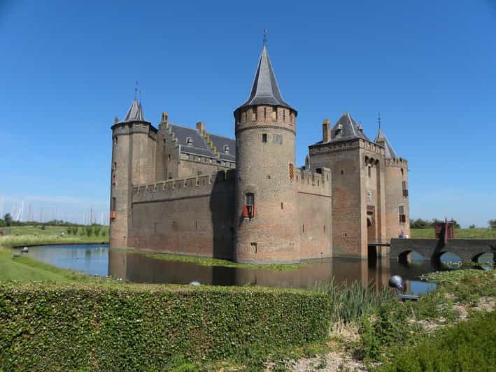 Da Amsterdam: tour privato del castello di Amsterdam Muiderslot ...