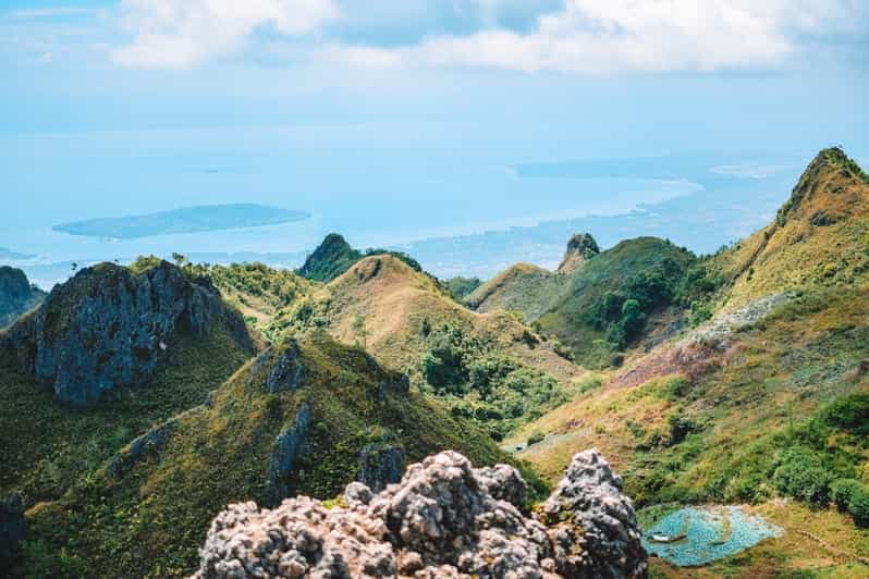 Cebu: Osmeña Peak und Kawasan Falls Canyoneering Tagestour | GetYourGuide