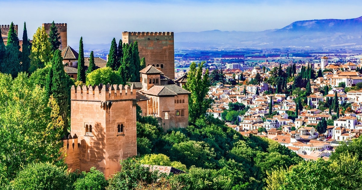 Granada: Alhambra, Generalife & Albaicín Small-Group Tour | GetYourGuide