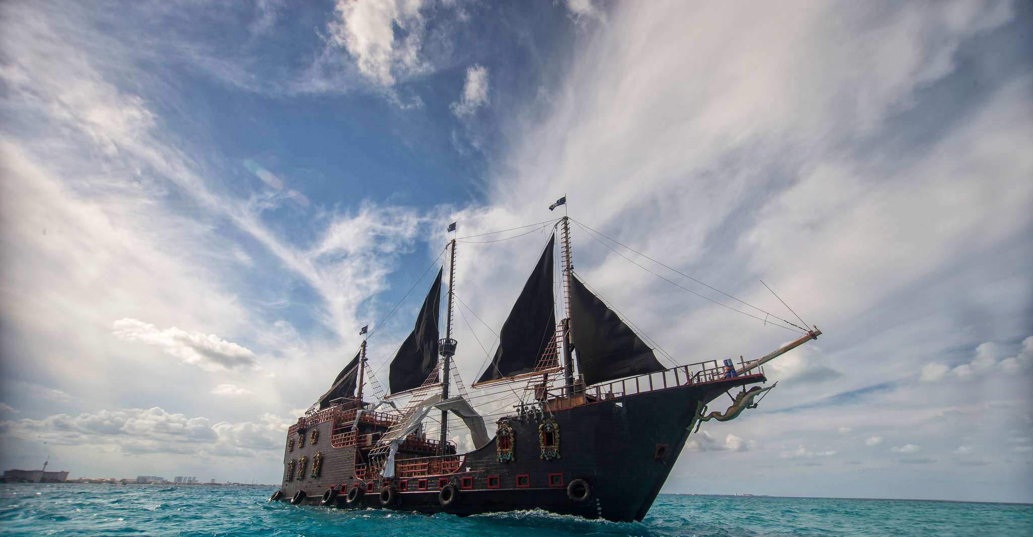 Cancún, Jolly Roger Pirate Show With Dinner | Water Activity in Cancún