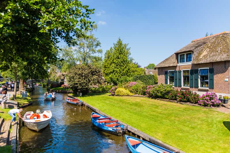 Amsterdam: Giethoorn & Enclosing Dike Day Trip w/ Boat Tour | GetYourGuide