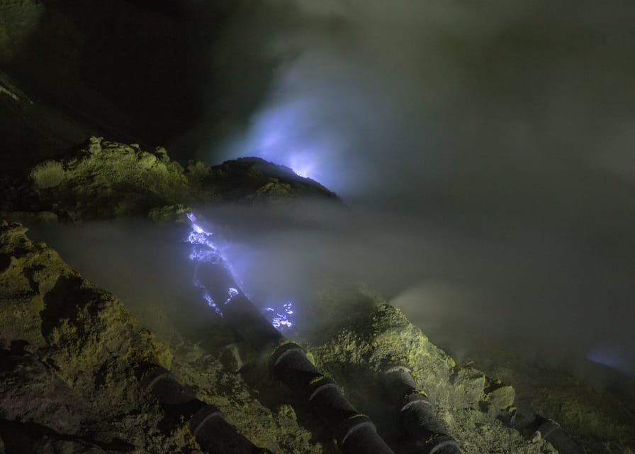 Da Bali: trekking di mezzanotte del vulcano del cratere del monte Ijen ...