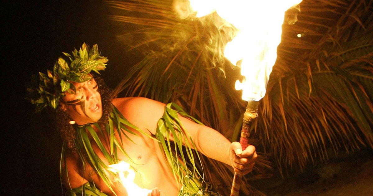 Oahu: Germaine's Traditional Luau Show & Buffet Dinner | BookYourTour.com