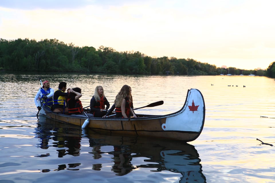 Toronto: Fall Foliage Canoe Tour of the Toronto Islands | GetYourGuide