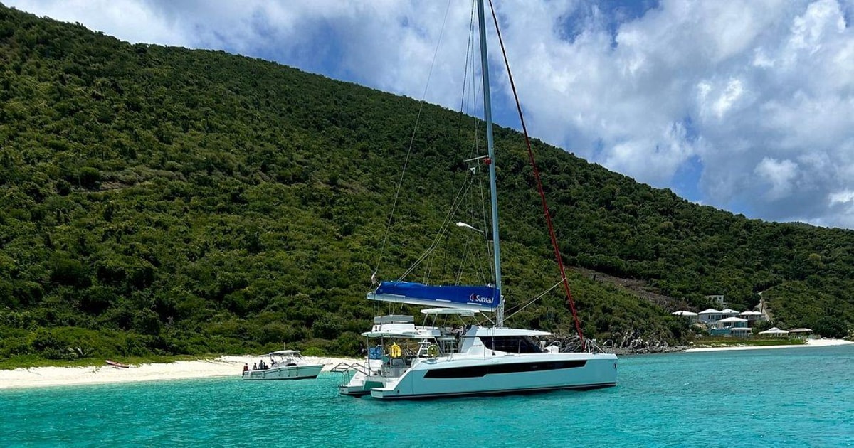 Britské Panenské ostrovy: Jednodenní plavba na Norman Island | GetYourGuide