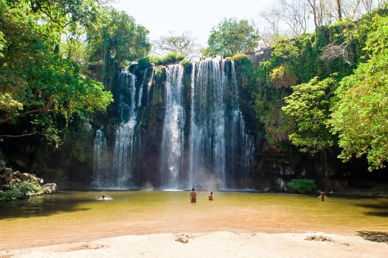 Tamarindo: Río Celeste y Cascada Llanos de Cortés | GetYourGuide