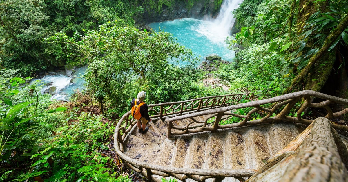 Tamarindo: Río Celeste y Cascada Llanos de Cortés | GetYourGuide