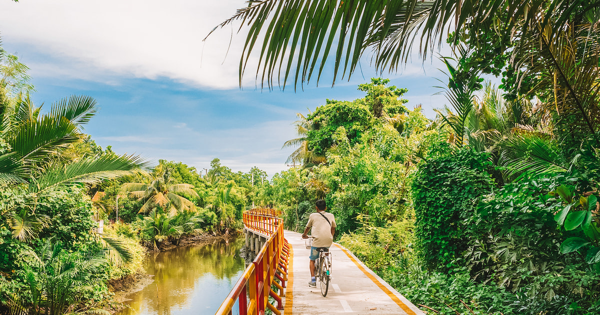 Bangkok: Khlong Toei Market & Bang Krachao Island Bike Tour | GetYourGuide