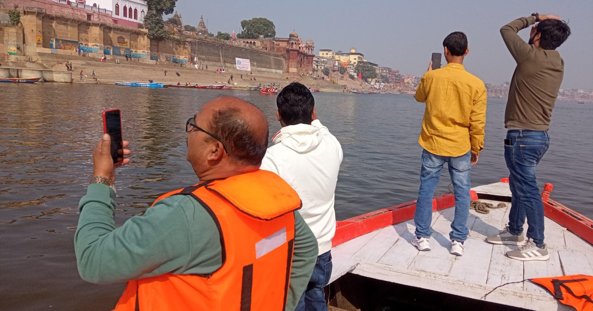 Varanasi: Solopgang ved Ganges-floden og byvandring om morgenen ...