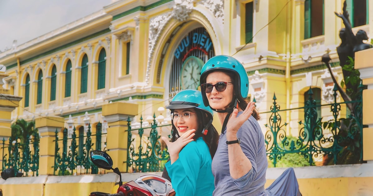 Street Food und Sightseeing Nachttour | Ao Dai Female Rider | GetYourGuide