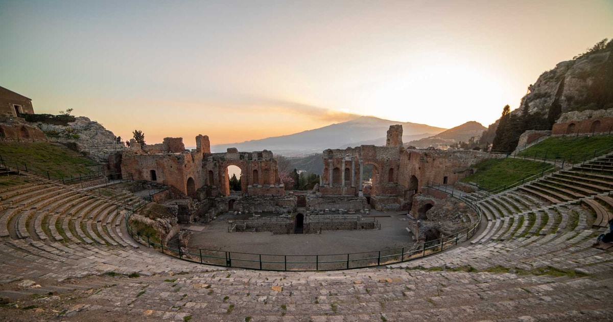 Giardini Naxos o Taormina: tour del Padrino in auto d'epoca | GetYourGuide