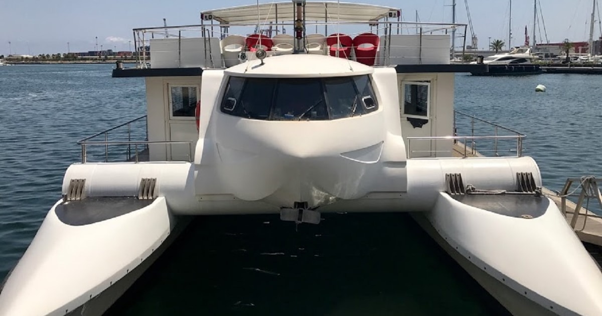 Valencia: Boat ride with Lunch and Swim in Port Saplaya | GetYourGuide