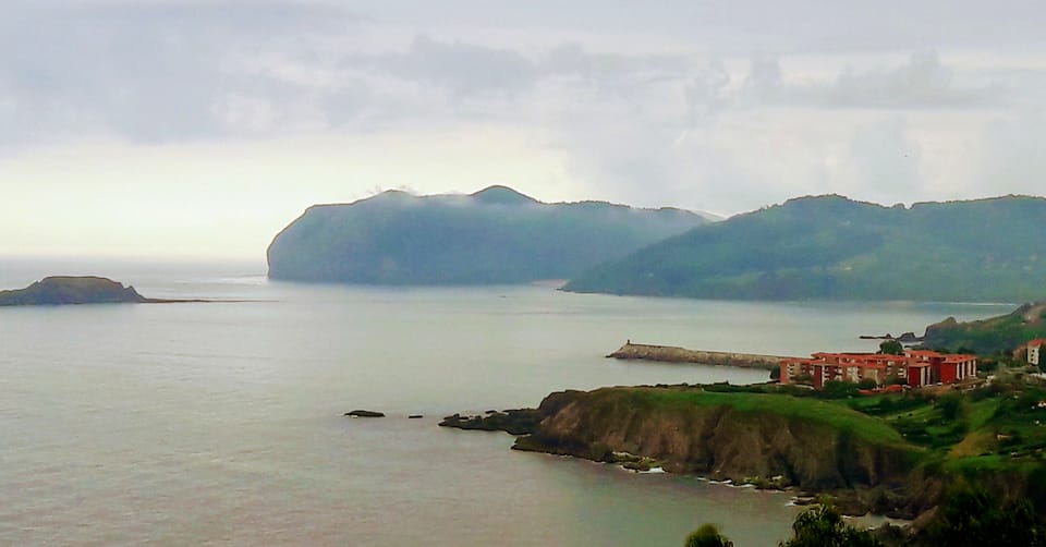 Villages on the coast & Games of Thrones site | GetYourGuide