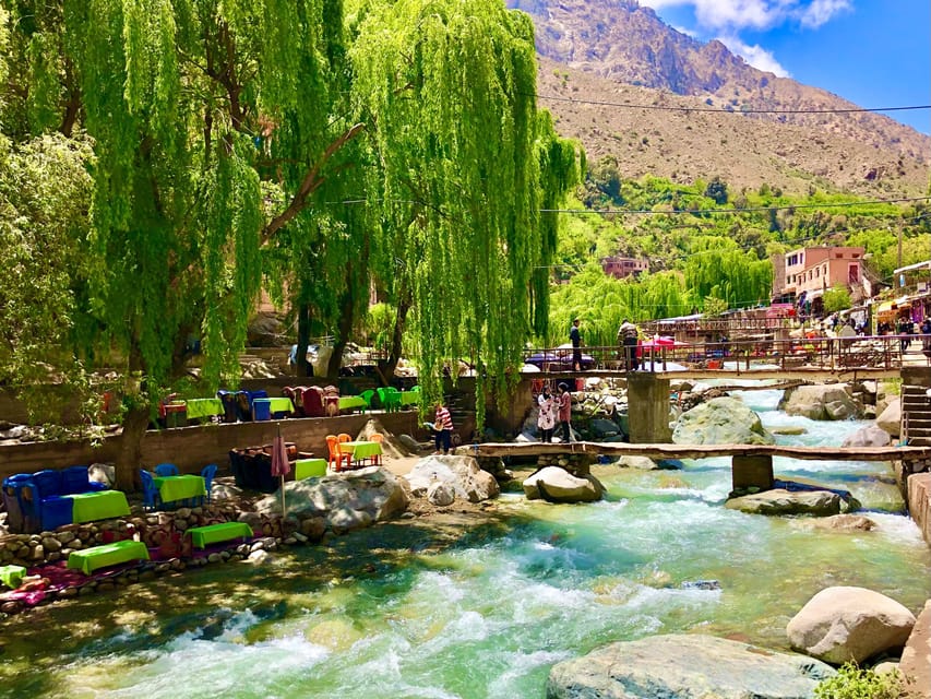 La vallée de l'Ourika et ses chutes d'eau avec une promenade guidée ... La vallée de l'Ourika et ses chutes d'eau avec une promenade guidée ...