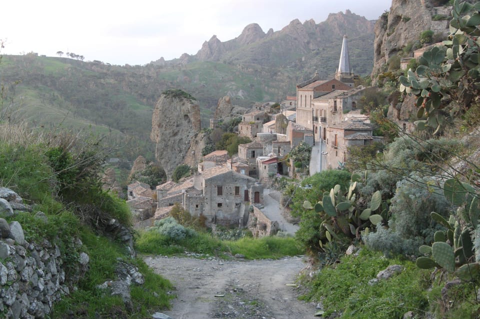 Pentedattilo: Ghost Town Private Walking Tour | GetYourGuide
