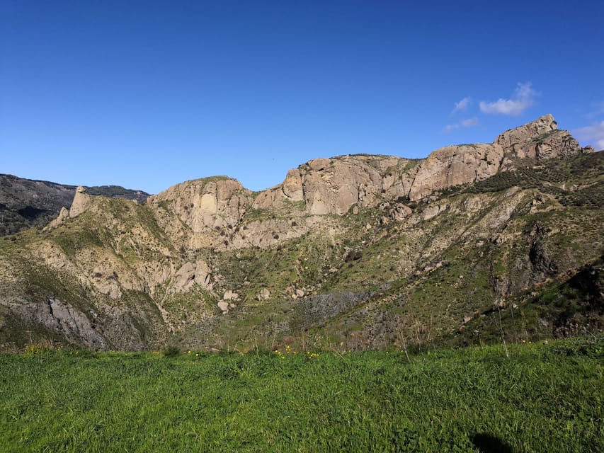 Excursión privada de Pentedattilo a Rocche di Santa Lena | GetYourGuide